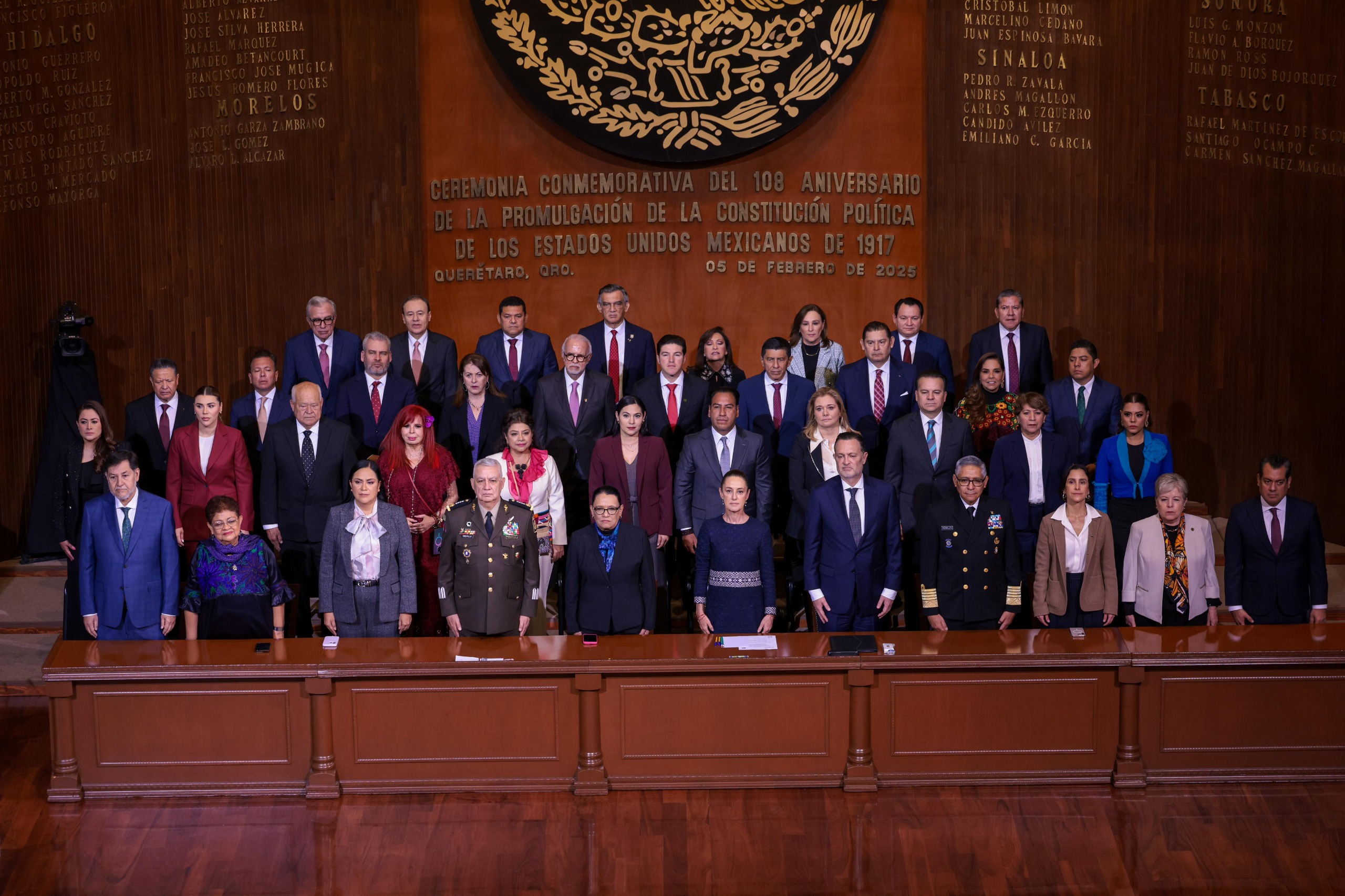 Conmemoran la promulgación de la Constitución con llamado la unidad ...